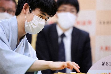 将棋：第81期名人戦 第4局 藤井、最年少名人王手 毎日新聞