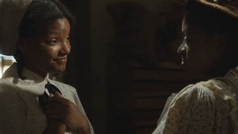 Halle Bailey sigue con su idilio musical en el nuevo tráiler de El