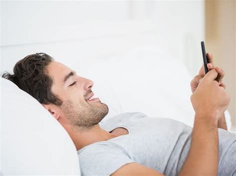 テレビ電話中に寝てしまった彼女に彼氏が可愛すぎる「イタズラ」を決行 Frontrow