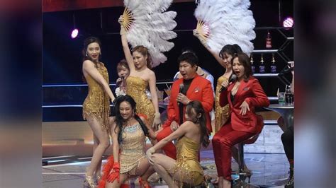 張秀卿爬上吉普車當廟會鋼管女神！性感熱力四射被「慢走不送」｜四季線上4gtv