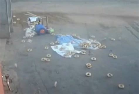 ¡no Era Su Día Chipera Casi Es Arrollada Por Un Vehículo En Limpio