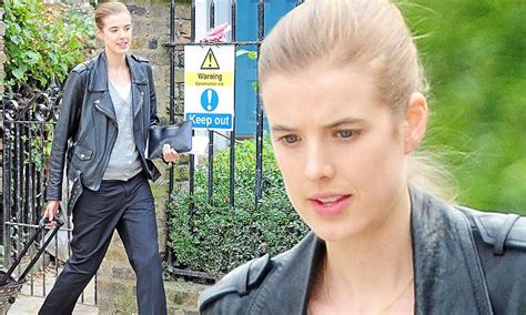 Enjoying Her Retirement Fresh Faced Agyness Deyn 31 Takes The Tube
