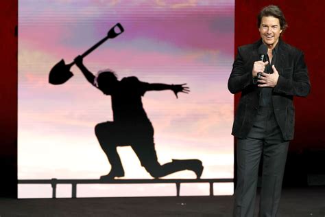 Tom Cruise Unveils Fearless New Look For Digger At Cinemacon The