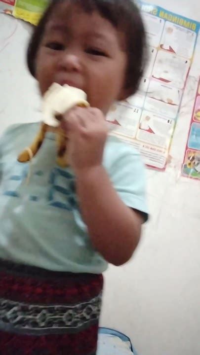 joget sambil makan pisang - YouTube