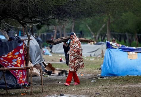La ola de frío golpea a los migrantes que buscan cruzar a Estados Unidos en imágenes Fotos