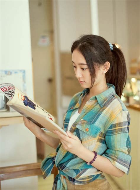 高考結束，等待錄取通知書的美女學生 每日頭條