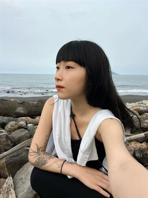 我是很爛的女生嗎？ 對方沒有報備，我還是會報備 對方生氣，我馬上道歉說自己錯在哪 對方犯錯，我還是道歉 對方說討厭我哭，我就偷偷哭 對方說餐