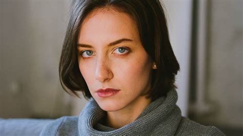 11 Signs Of A Person Who Is Settling For Mediocrity Instead Of Going After A Better Life Yourtango