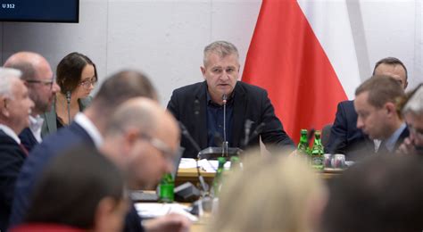 Ustawa o in vitro przyjęta przez Komisję Zdrowia Refundacja miałaby ruszyć od 1 czerwca 2024 roku