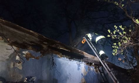 Trei Persoane Au Suferit Arsuri Grave în Urma Exploziilor De Butelii De