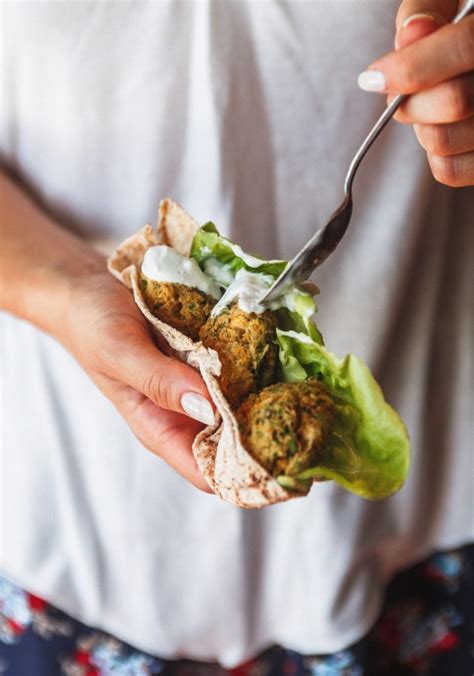 Pitas De Falafels Sauce Au Yogourt Trois Fois Par Jour