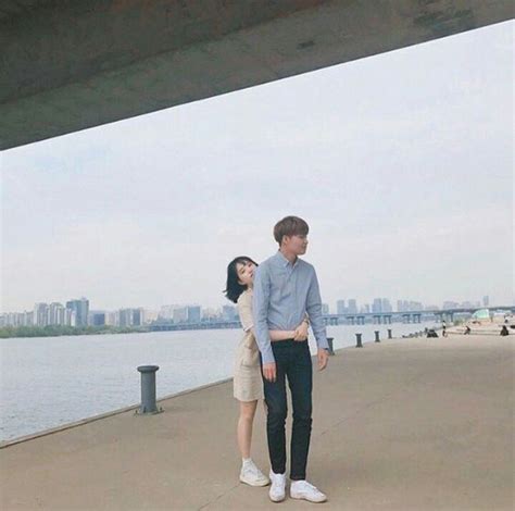 口裡說不，身體騙不了人！男生真的愛上你了，4個不經意小動作~代表他喜歡你！ 女生集合 Tagsis