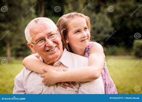 Nonno Con Il Nipote Immagine Stock Immagine Di Lifestyle 65222315