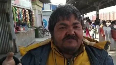 Beggar Bihar Railway Station Seeks Money Through Qr Code Scanner In E