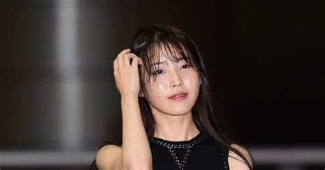 아이유 살짝 젖은 머릿결은근 섹시