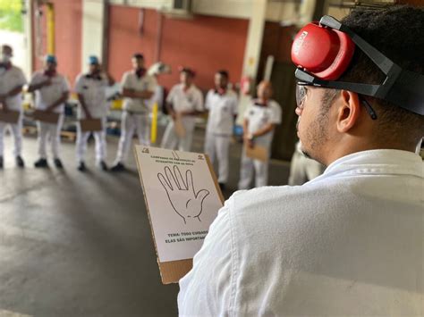 SESMT conscientiza colaboradores campanha de proteção às mãos