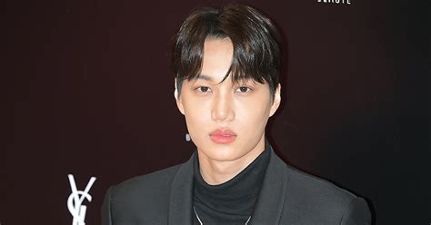 엑소 카이 립스틱 바르고 포토엔hd