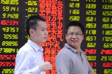 沪深股市放量下挫