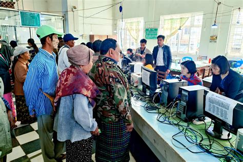 လားရှိုးမြို့ မြန်မာ့စီးပွားရေးဘဏ်တွင် ပင်စင်လစာငွေများထုတ်ပေး