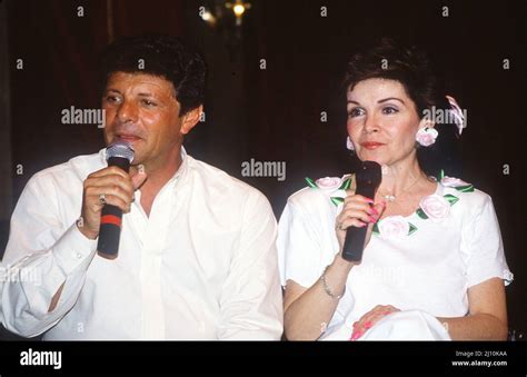 Frankie Avalon And Annette Funicello Performing At Knotts Berry Farm In