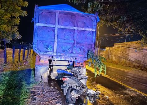 Kecelakaan Maut Di Tuban Dua Motor Hantam Truk Parkir