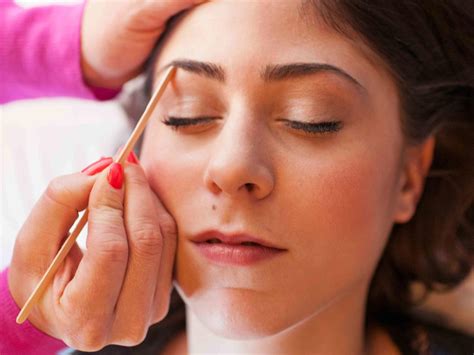 How To Decide Between Brow Lamination Versus Microblading