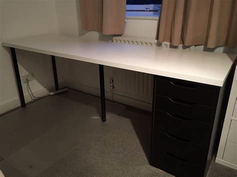 Длинный стол для компьютера без полок фото