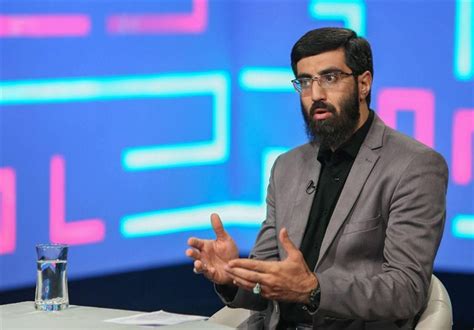 سیدرضا نریمانی آقا تأکید کردند مداحان انقلابی به هیئت های غیرسیاسی