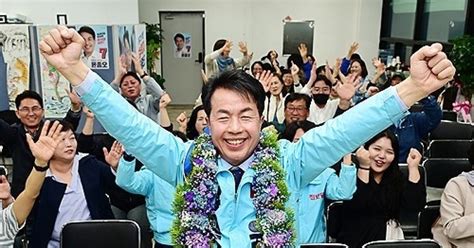 지역구 유일 진보당 윤종오···당선무효 아픔 딛고 국회 재입성 화제의 당선인