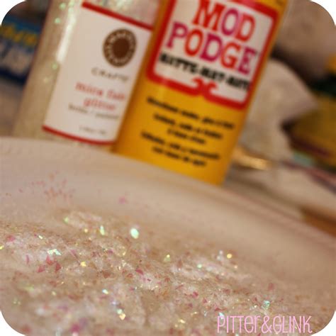 Pitterandglink {hot Glue Snowflake Ornament}