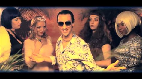 Lactrice Beauceronne Valérie Roy En Vedette Dans La Comédie « Blue Lagoon Sex Vacation