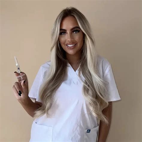 Meet Love Islands Jess Harding Age Instagram And Details On The