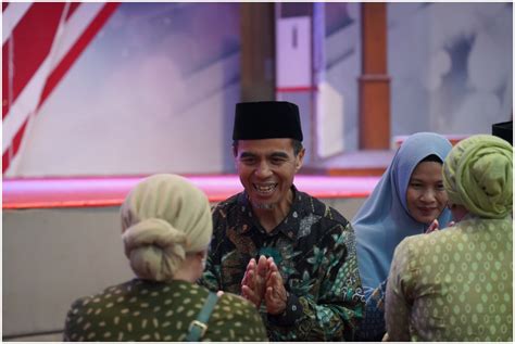 GALERI Sambut Hari Raya Idul Fitri 1445 Hijriah Keluarga Besar UM Gelar Halal Bihalal 06