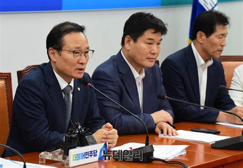 포토 모두발언 하는 홍영표 민주당 원내대표 Save Internet 뉴데일리