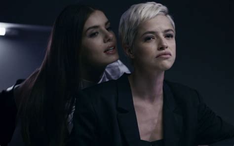 Verdades Secretas 2 Agatha Moreira Passa Pano Para Corte Em Cenas De