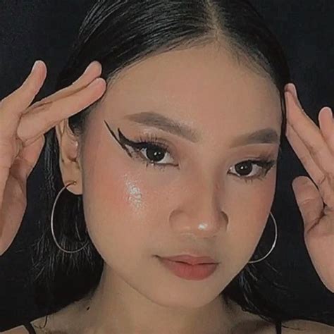 🌸 𝒟𝑒𝒶𝓈𝓎 𝒟𝒾𝓃𝒶 🌸 Deasydina • Threads Say More