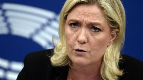 Twitter Marine Le Pen Efface La Photo De Lotage Décapité Après L
