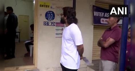 Pushpa Fame Allu Arjun Standing In Line To Caste His Vote Watch Video