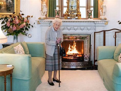 Английн хатан хаан Ii Элизабетын бие муудаж эмчийн хяналтад оржээ Isee Mn