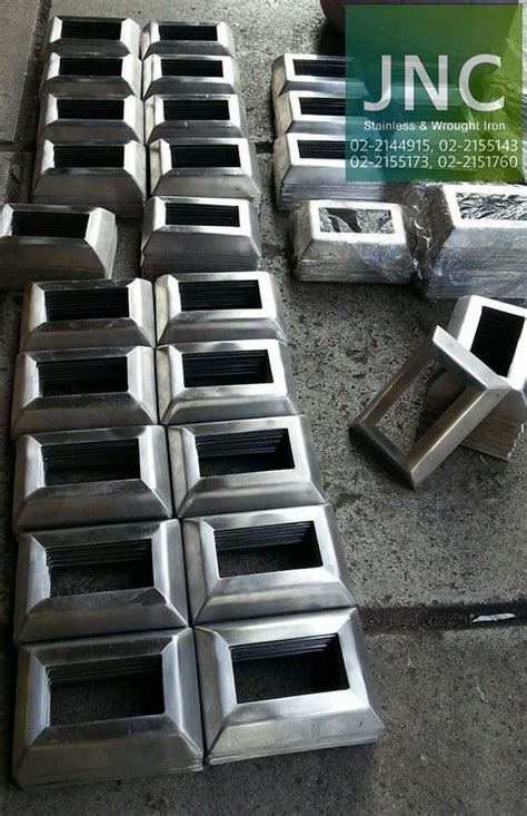 ฝาครอบฐานเสาสเตนเลส ฝาครอบตีนล่างสเตนเลส มีหลายขนาดให้เลือกใช้ ตั้งแต่ ฝาครอบท่อเหลี่ยม สเตนเลส