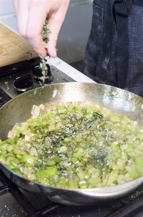 How To Make The Thanksgiving Stuffing Of Your Dreams