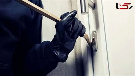 فیلم از لحظه تسلیم زن خانه دار در برابر مهاجم ناشناس حمله‌ای بی‌رحمانه در آپارتمان توسط دزد