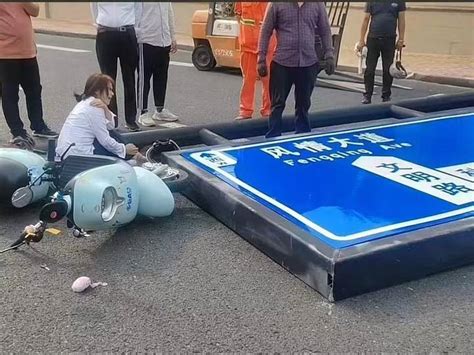 杭州一女子被路牌砸到大难不死？网传背后真相是什么