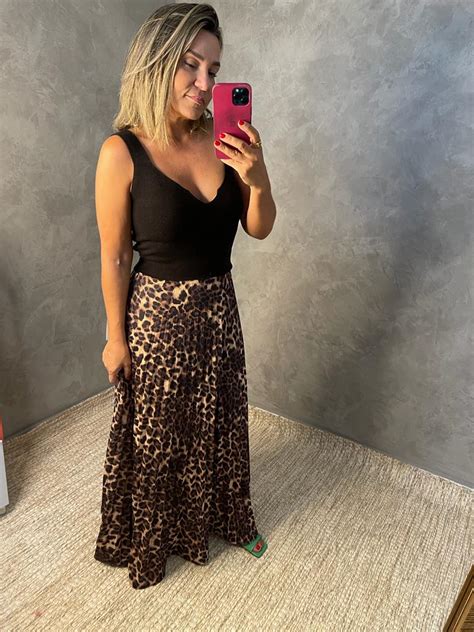 SAIA LONGA EM CREPE Marikitta Roupas