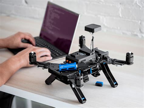 Устройство Intel Neural Compute Stick 2 оснащено встроенным нейронным