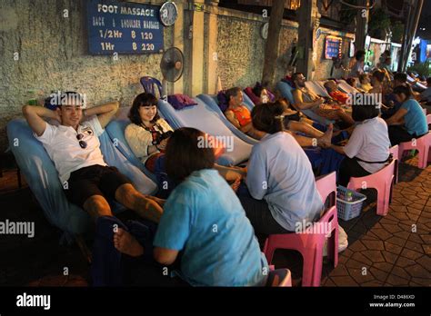 Thai Massage Bangkok Fotos Und Bildmaterial In Hoher Auflösung Alamy