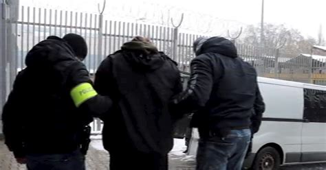 Warszawa Poszukiwany listem gończym złapany Łysy na to się żali