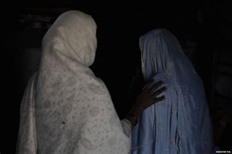 बिहार में एक महिला ने अपनी बेटी के मुर्दा बलात्कारी को कैसे खोज