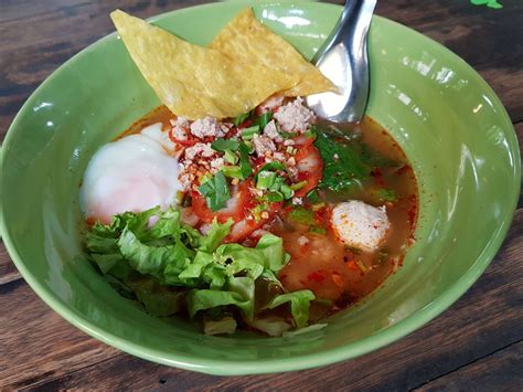ก๋วยเตี๋ยวต้มยำไข่ลวก ร้าน ร้านป้าเล็กมหาชัย 45 ถนนเอกชัย13