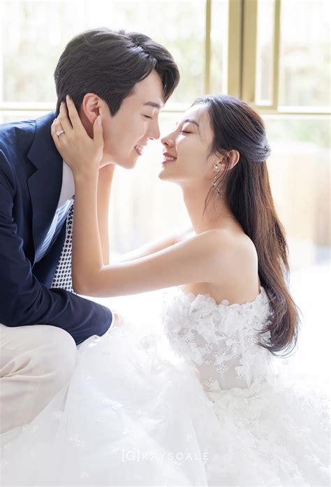 In Light 그레이스케일 감성과 소통으로 완성되는 추억